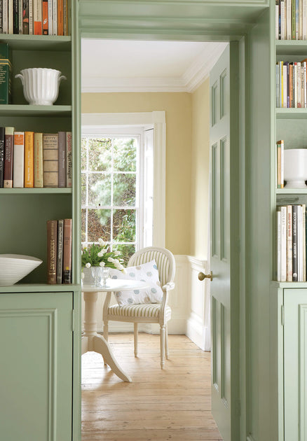Little Greene Distemper | White Lead - Mid no. 170
