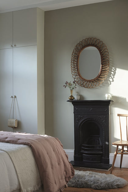 Farrow & Ball Soft Distemper | Shadow White no. 282